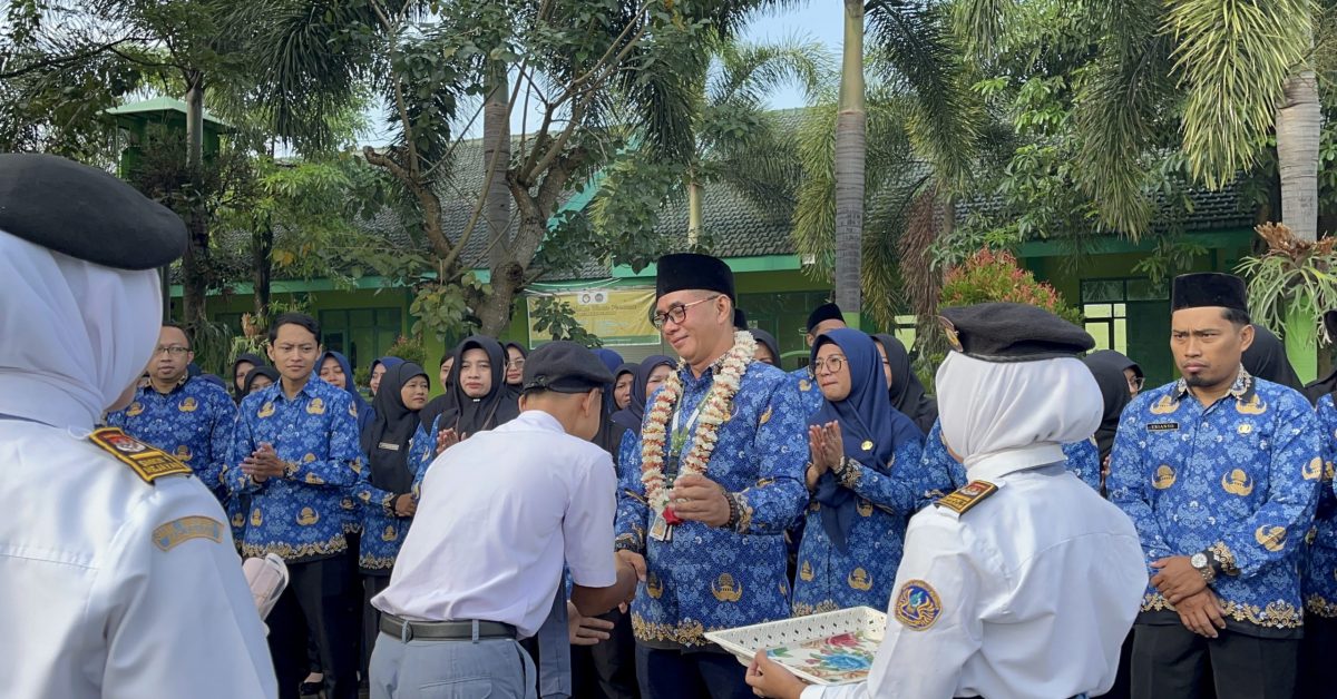 Upacara Harkitnas 2025 di SMKN Mejayan: Momentum Refleksi dan Perpisahan Kepala Sekolah | SMK N ...